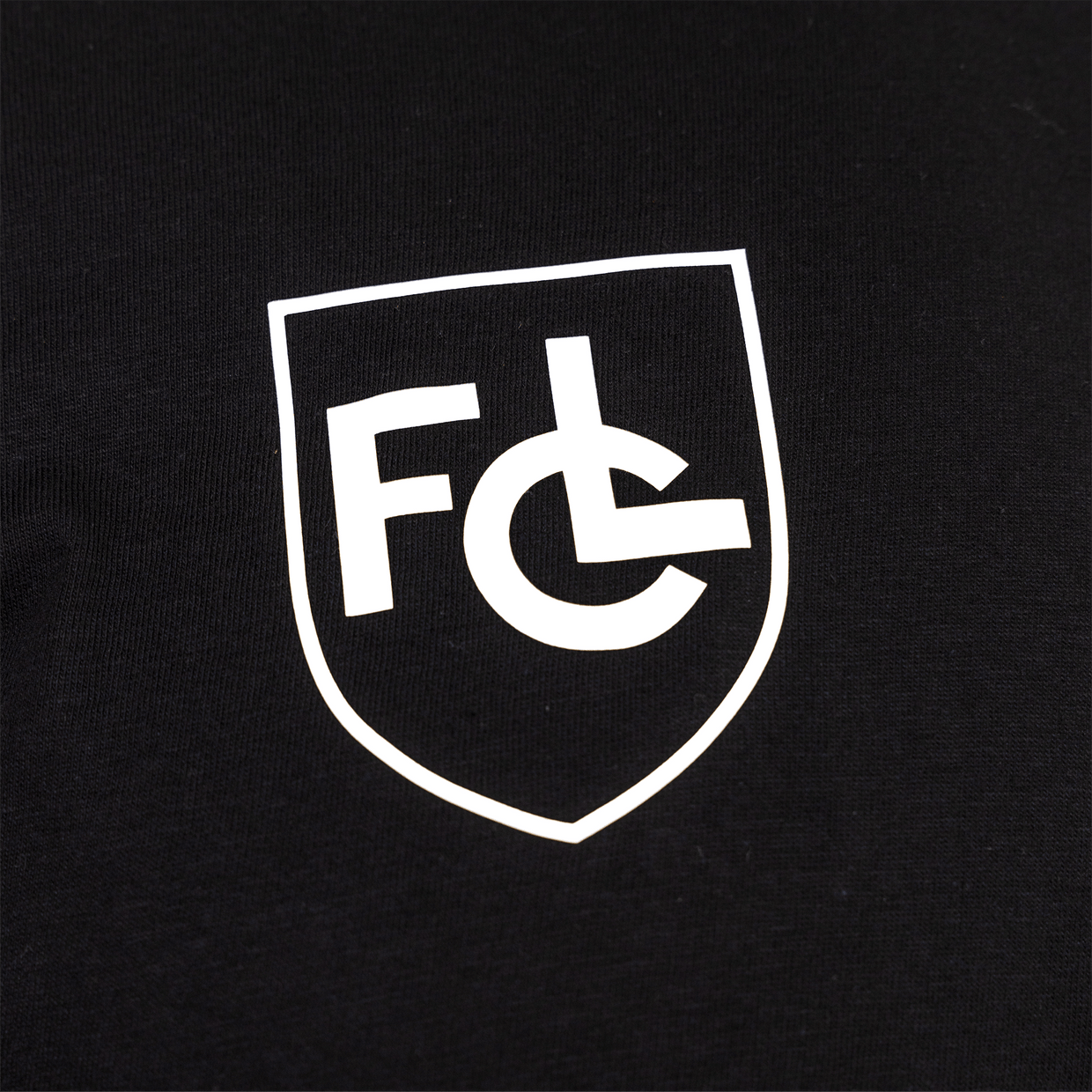 BEKLEIDUNG – FCL Fanshop
